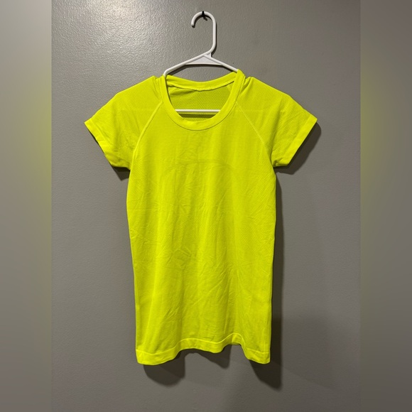 lululemon athletica | Tops | Lululemon Swiftly Tech Short Sleeve In ...